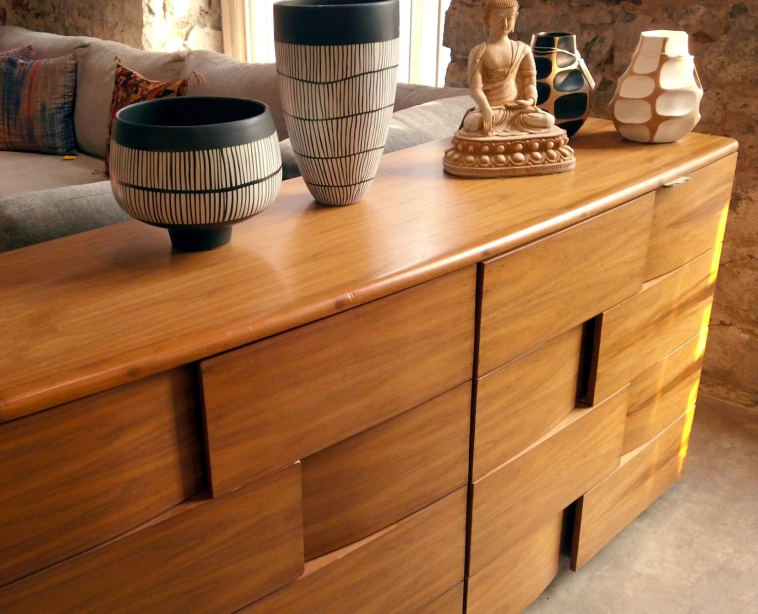 Modern Crockery Unit Designs & Foyer Console Tables For Style & Storage ...